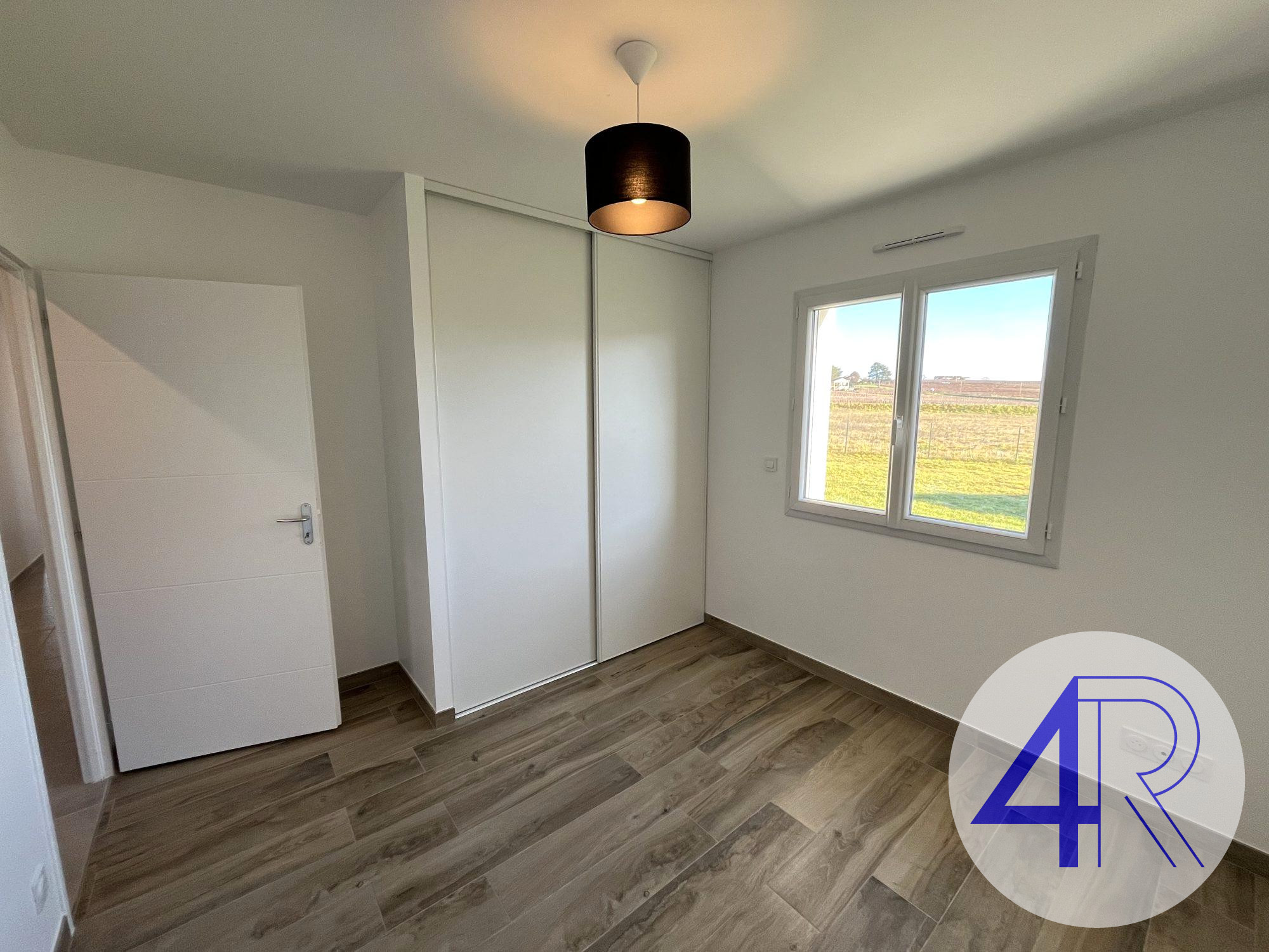 Maison T5 avec jardin 1300 € CC – Saint-Amour-Bellevue – Régie des 4 Rues