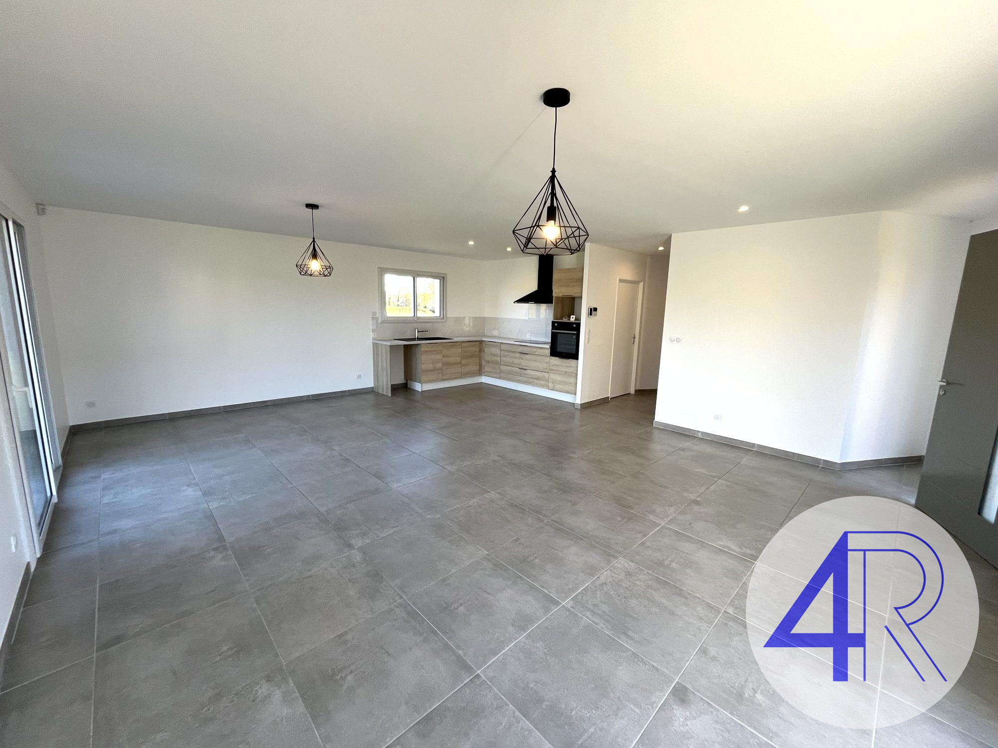 Maison T5 avec jardin 1300 € CC – Saint-Amour-Bellevue – Régie des 4 Rues